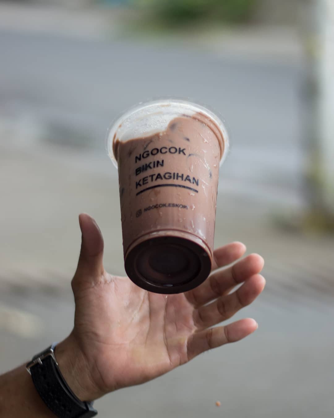 Gila..Di Kafe Ini Kamu Bisa Ngopi Dan Ngocok Bareng