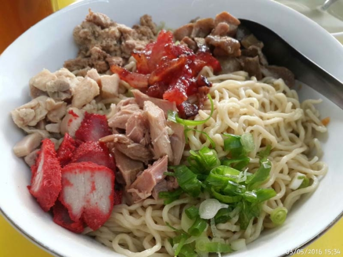Ini Dia Bakmi Kofei Yang Enak Dan Penjualnya Yang Cantik Bikin Gagal Fokus