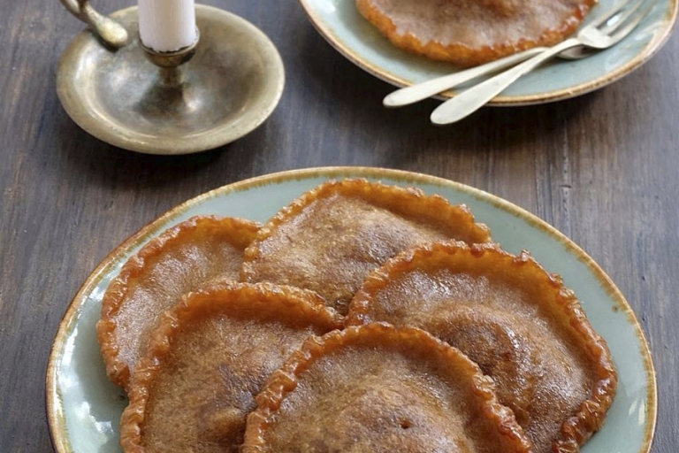 7 Cemilan Tradisional Indonesia Yang Wajib Kamu Cicipi