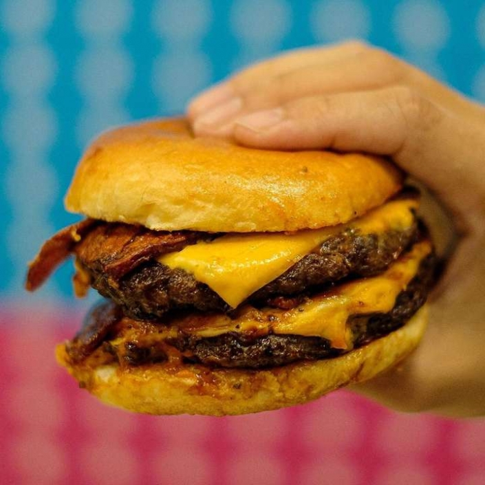 Pecinta Daging Wajib Cicipi 7 Burger Viral Dengan Daging Tebal Yang ...
