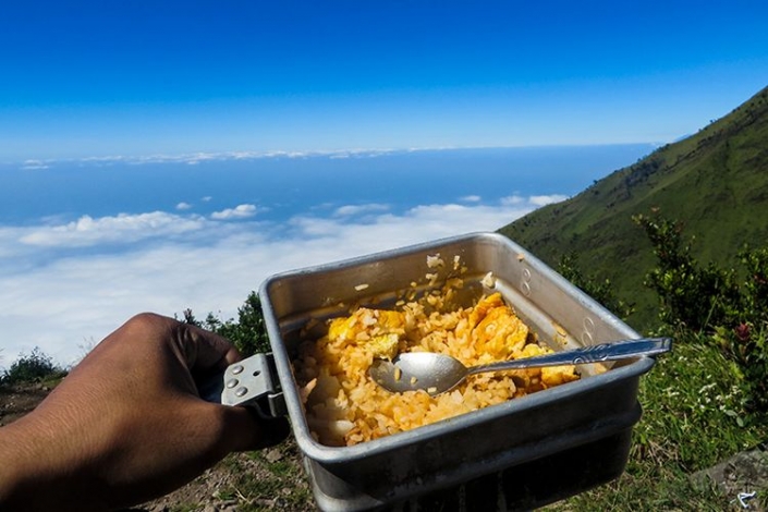 6 Tips Mendaki Gunung Dan Belajar Mengolah Makanan Bagi Pemula