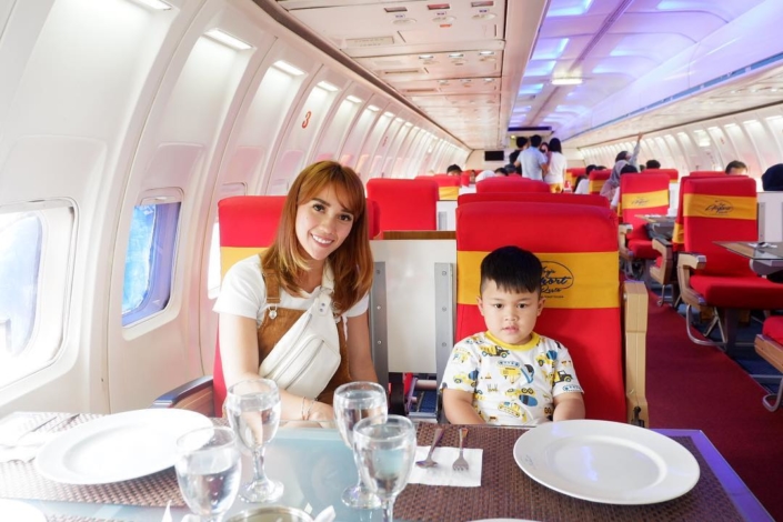 Makan Di Dalam Pesawat Tanpa Harus Beli Tiket, Bisa Kok ! Jogja Airport ...