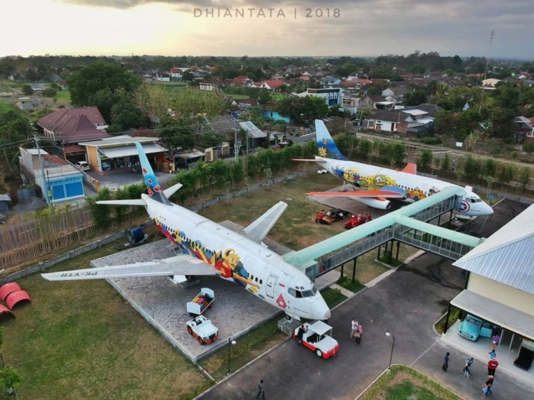 Makan Di Dalam Pesawat Tanpa Harus Beli Tiket, Bisa Kok ! Jogja Airport ...