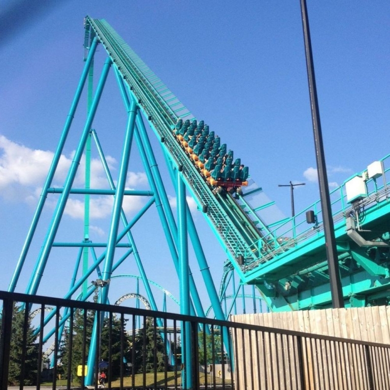 Khusus Adrenaline Junkie ! Kunjungi 10 Wisata Roller Coaster Paling ...