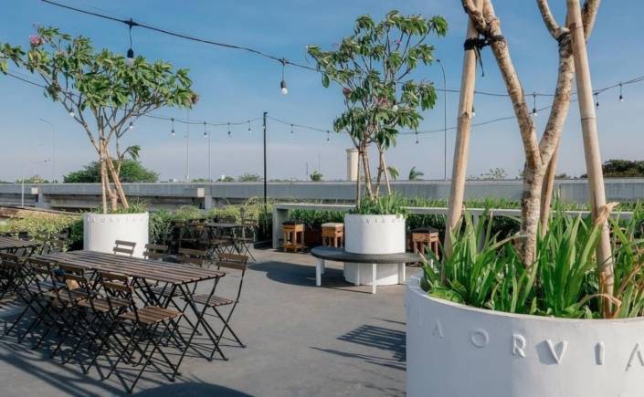 6 Kafe Rooftop Jakarta Timur Terpopuler Yang Instagramable