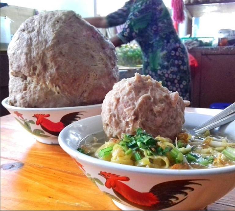 Yakin Kamu Bisa Habiskan Ini ? 5 Warung Bakso Raksasa Terpopuler Di ...