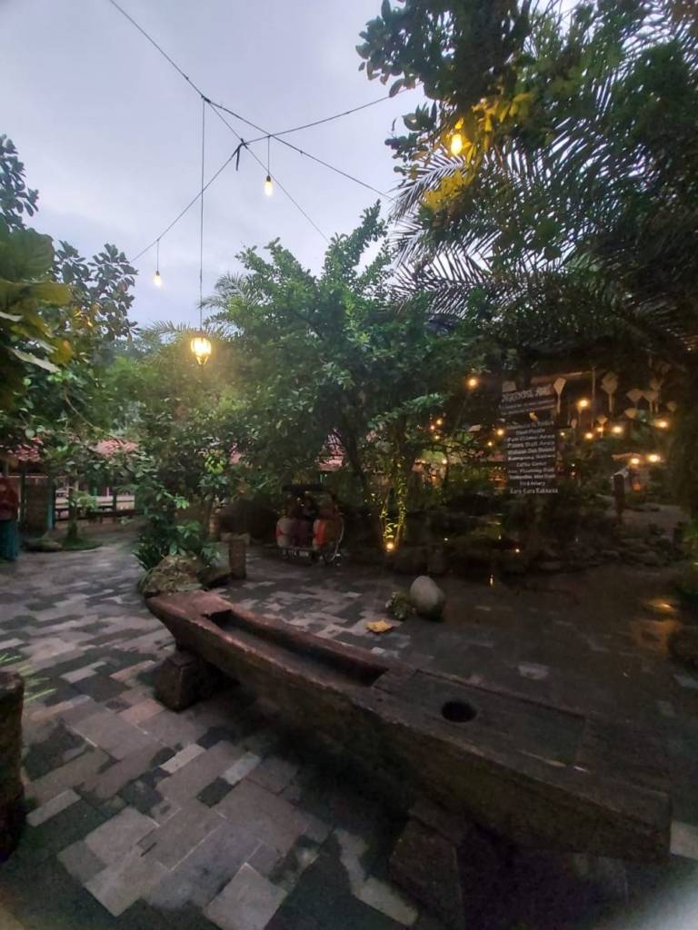 7 Tempat Makan Semarang Dengan Suasana Alam Yang Instagenic