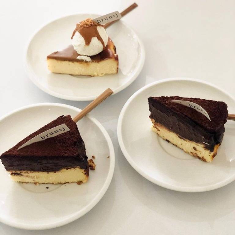 5 Tempat Makan Cake Surabaya Yang Cocok Untuk Teman Berkumpul Dan ...