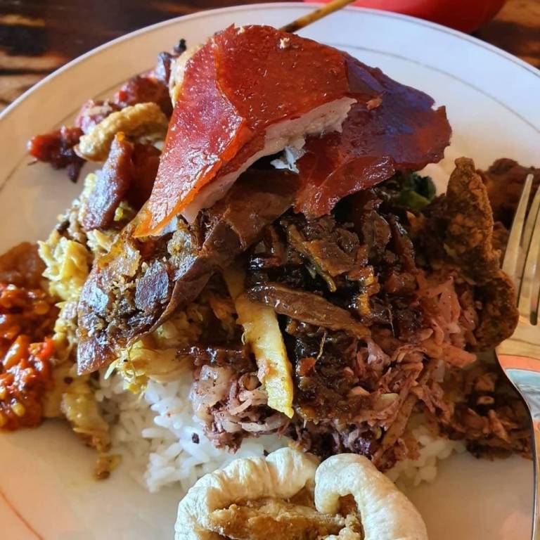 10 Warung Babi Guling Bali Yng Selalu Ramai Dikunjungi