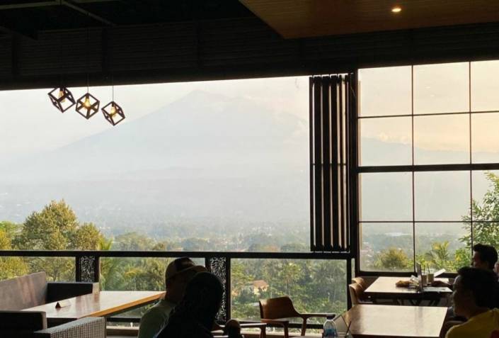 5 Tempat Makan Salatiga Yang Menawarkan Pemandangan Memukau Untuk Bersantap